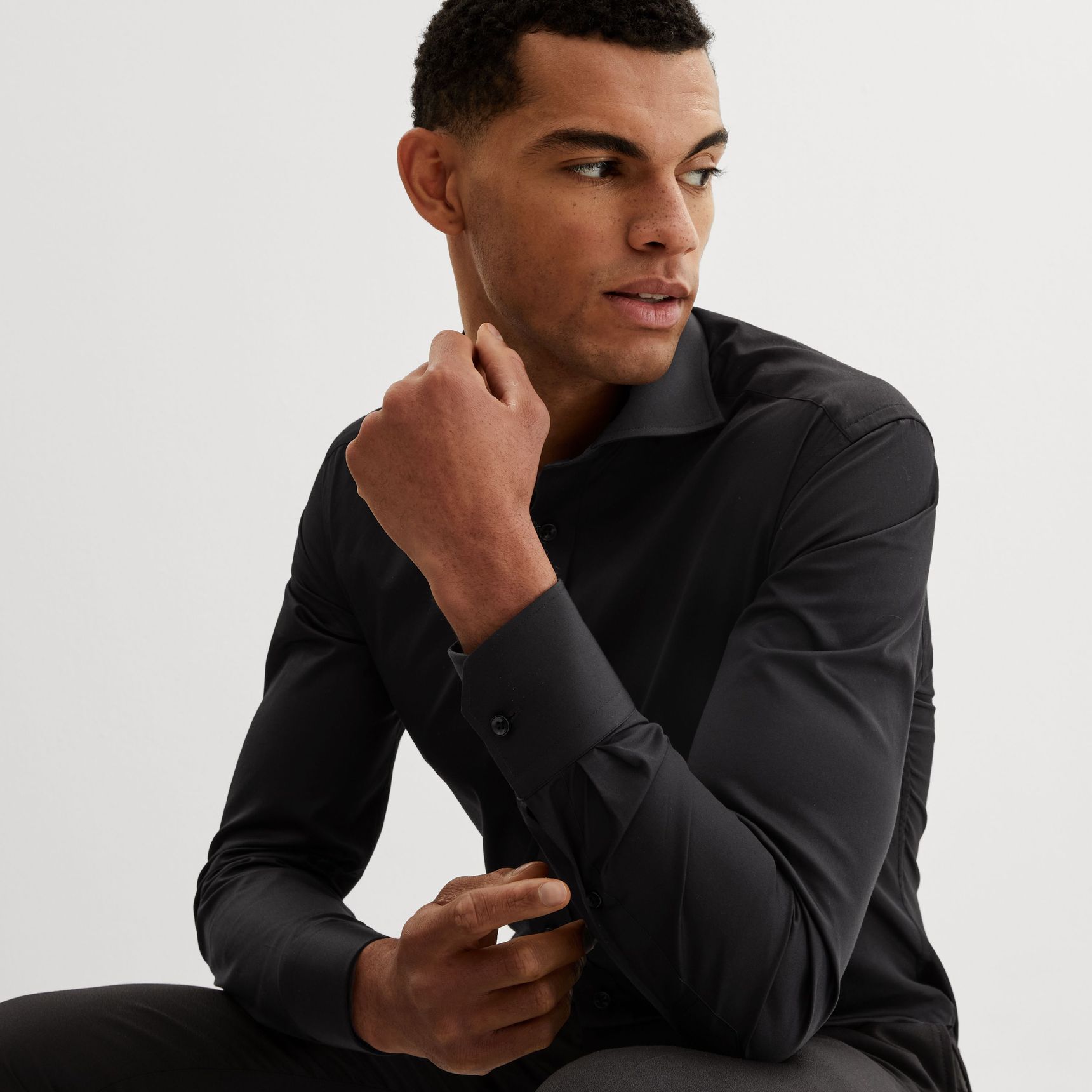 Sophistication in black: Our bestselling shirt Royale | Tailor Store®