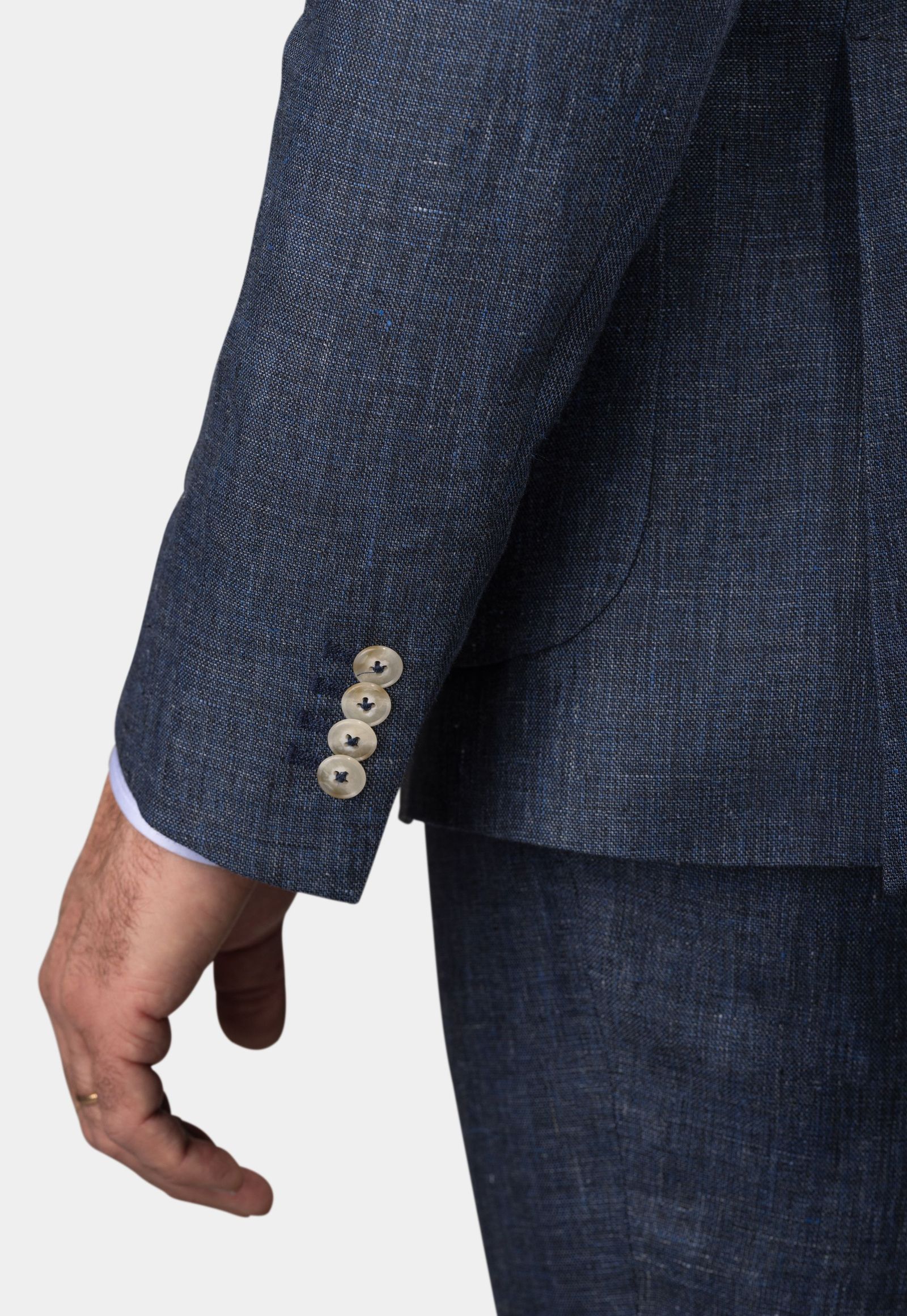 A wardrobe staple: Navy suit jacket in 100% linen | Tailor Store® A wardrobe staple: Navy suit jacket in 100% linen | Tailor Store®